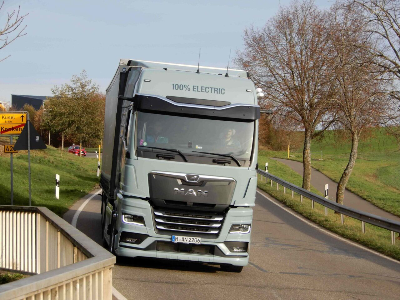 Experten-Test: Premierenfahrt mit dem MAN eTGX - TruckExperten